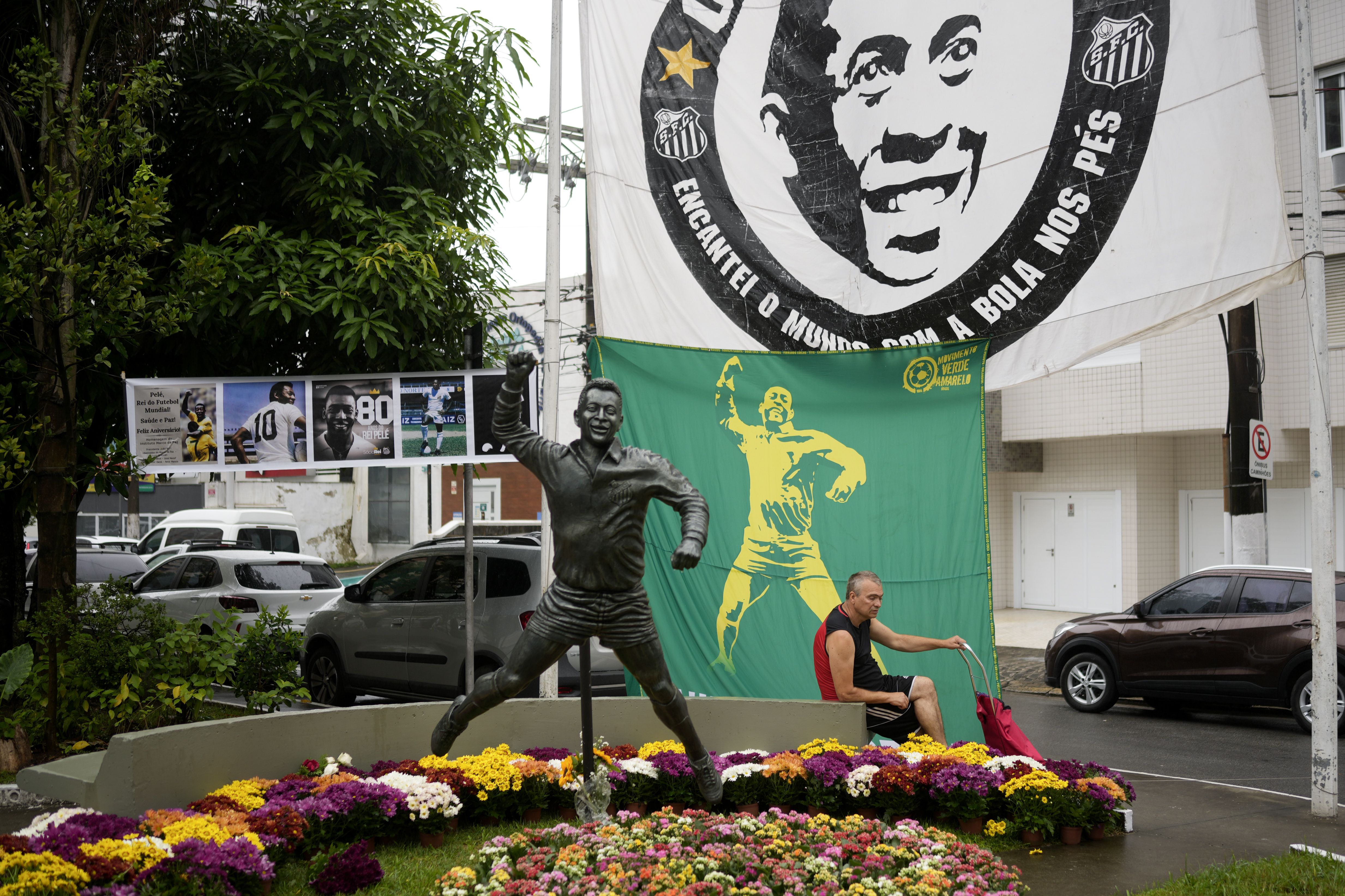 Pele Statue